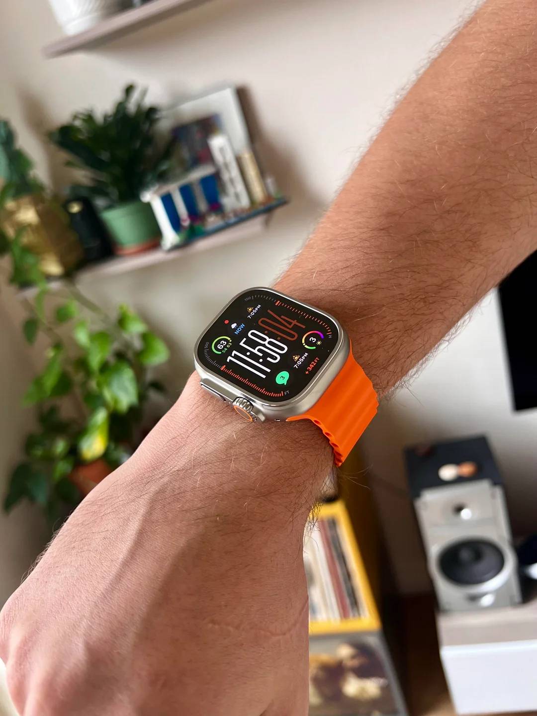 APPLE Watch Ultra 2 49mm - Boitier En Titane Et Bracelet Orange Océan